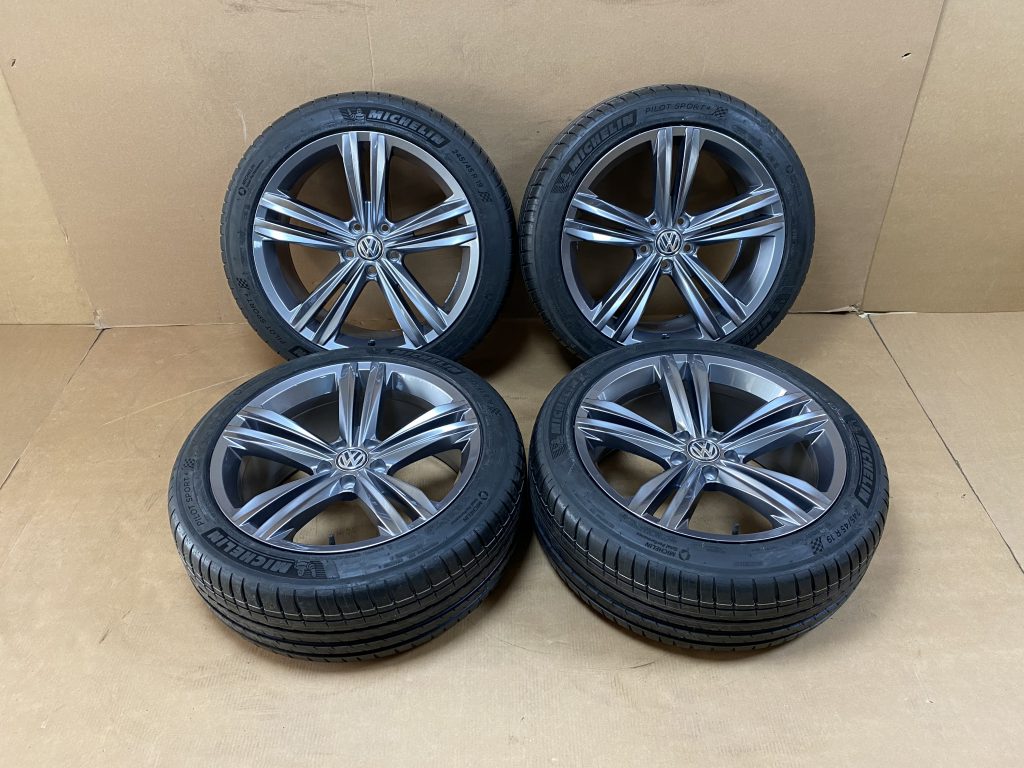 19 inch VW Tiguan 5NA rims with new tires 5NA601025E