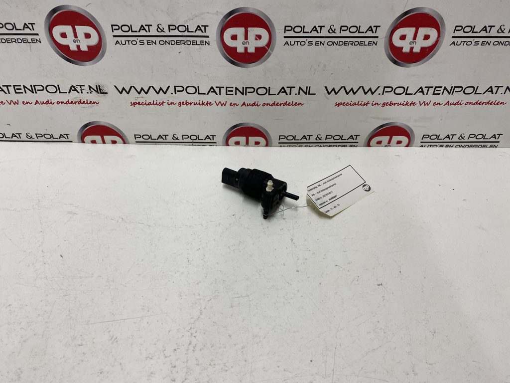 VW - Audi windscreen washer pump 8K9955647