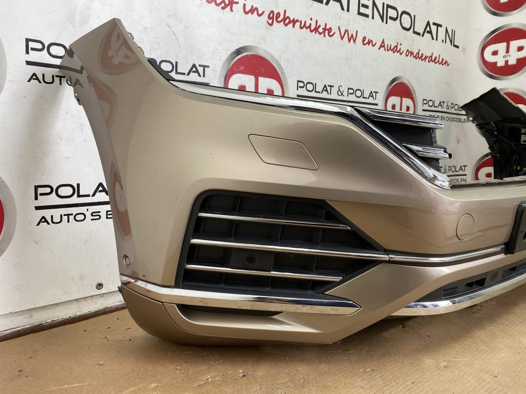 VW Touareg CR7 Front Bumper LC1Y
