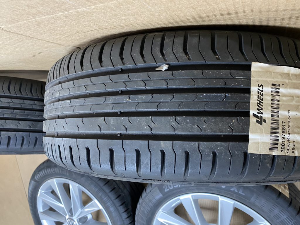 17 inch VW Golf 7 Alltrack rims with tires 5G0601025BL