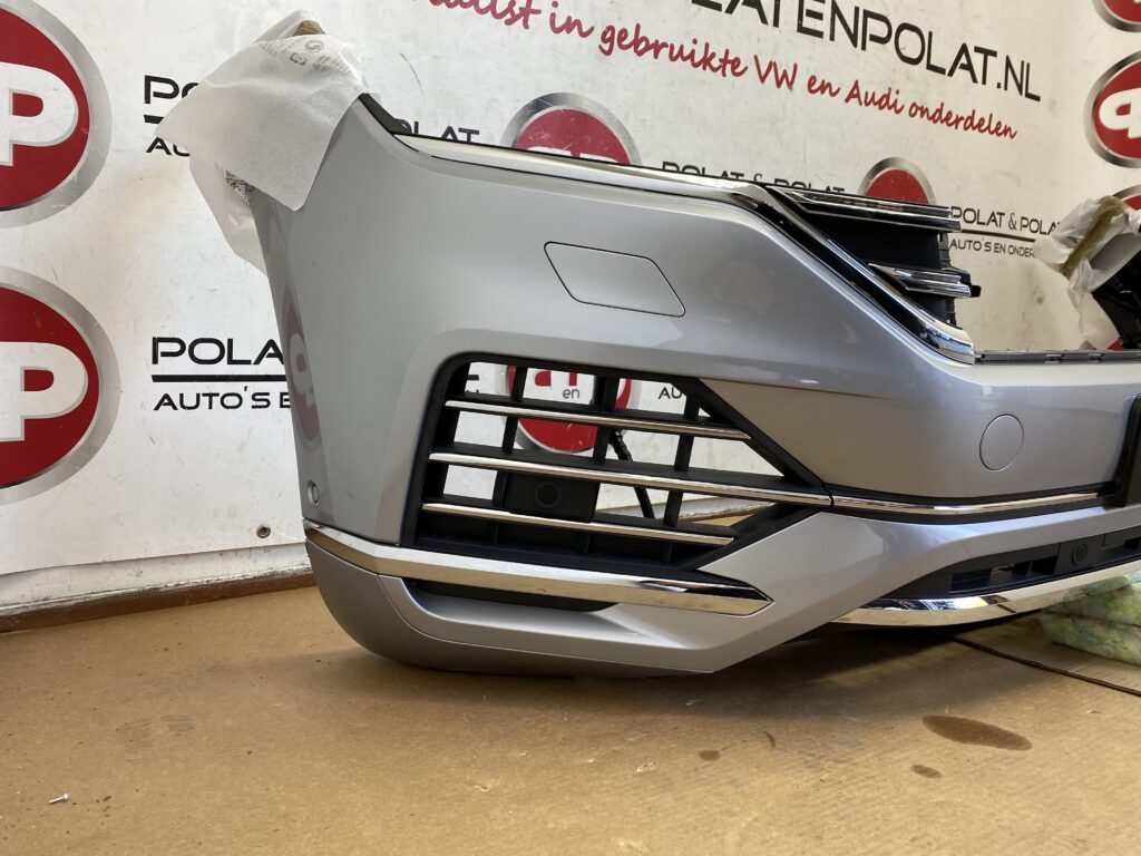 VW Touareg CR7 Front Bumper New LZ7G