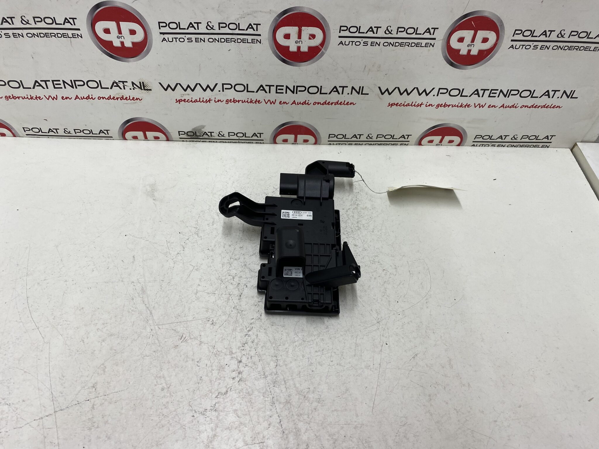 Audi Q7 4M Potential distributor 4M0941823A