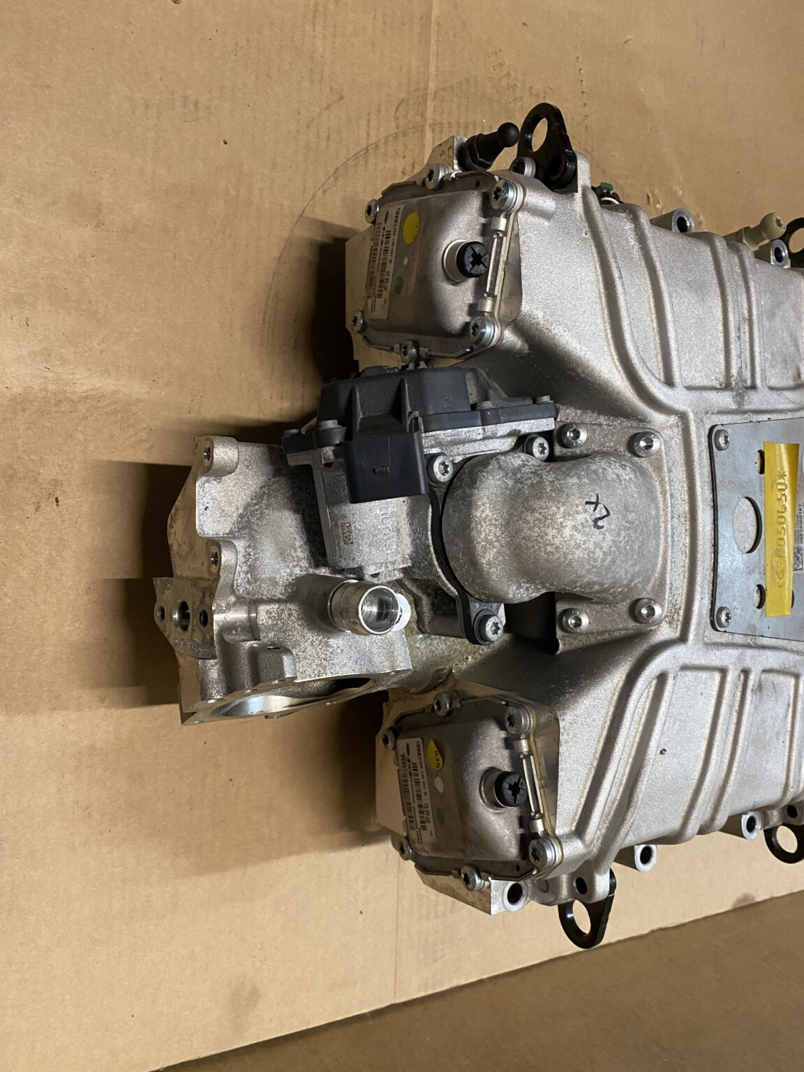 VW Touareg 7P Compressor + Throttle 06E145601AN