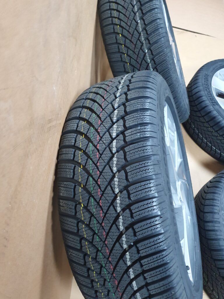 17 Inch Golf 8 5H Rims + Winter Tires