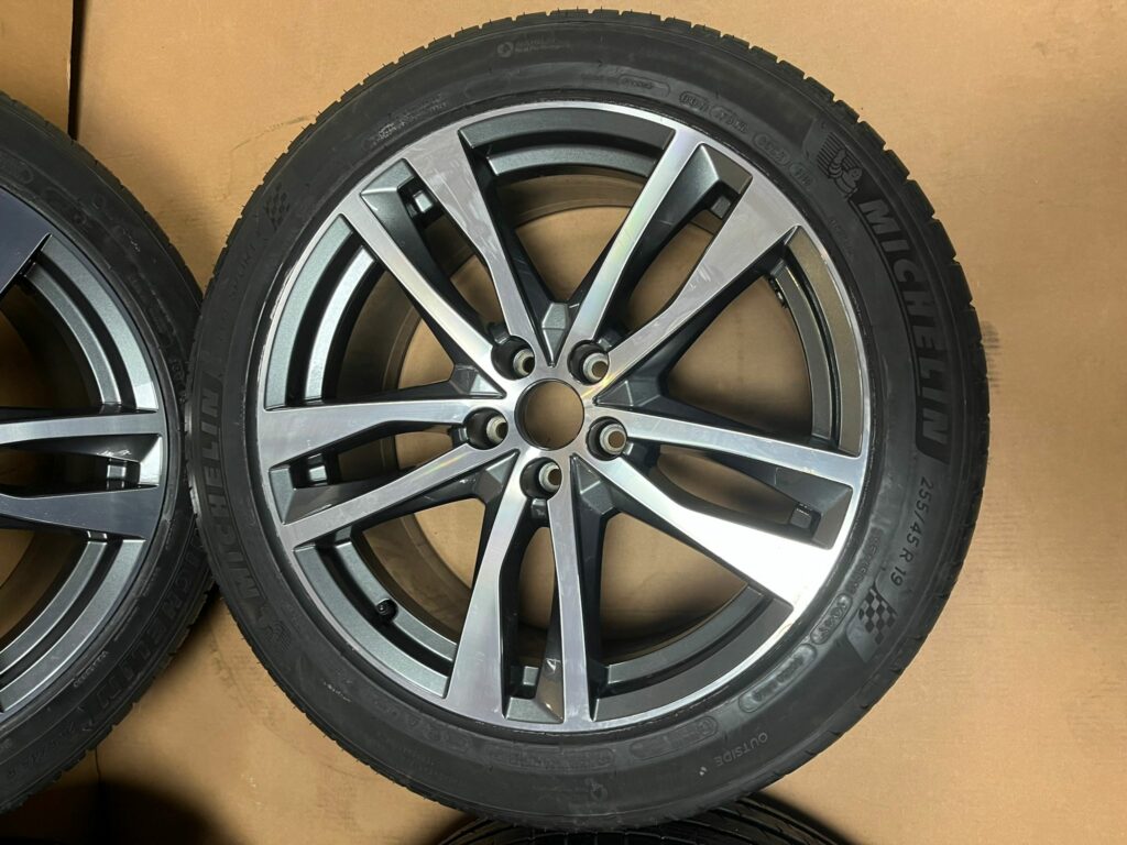 19 Inch Audi A6 4K Set Rims With New Tires 4K0601025H