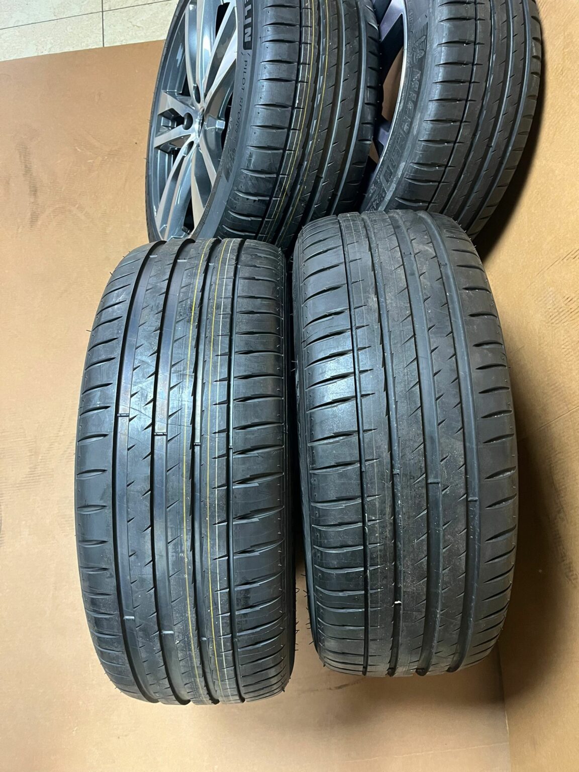 19 Inch Audi A6 4K Set Rims With New Tires 4K0601025H