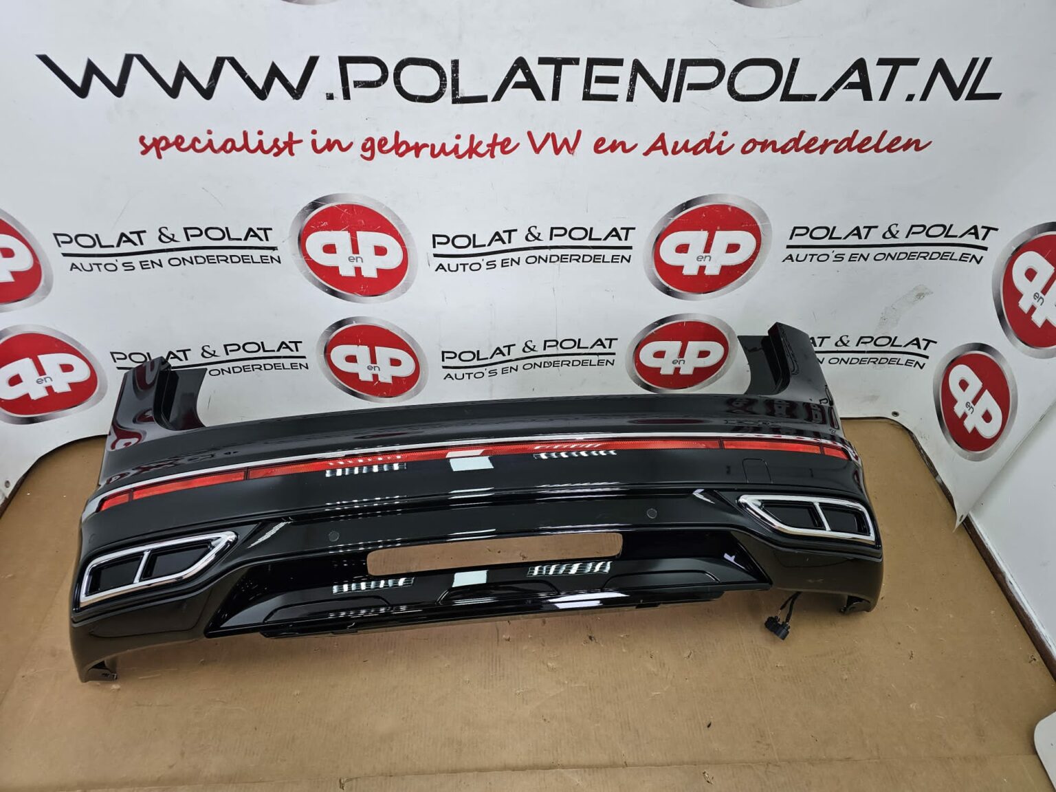 VW Tiguan R-Line achterbumper 6x pdc LC9X - Polat & Polat