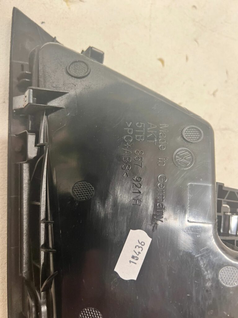 VW Touran 5TA Storage Compartment Dashboard Center with Lid