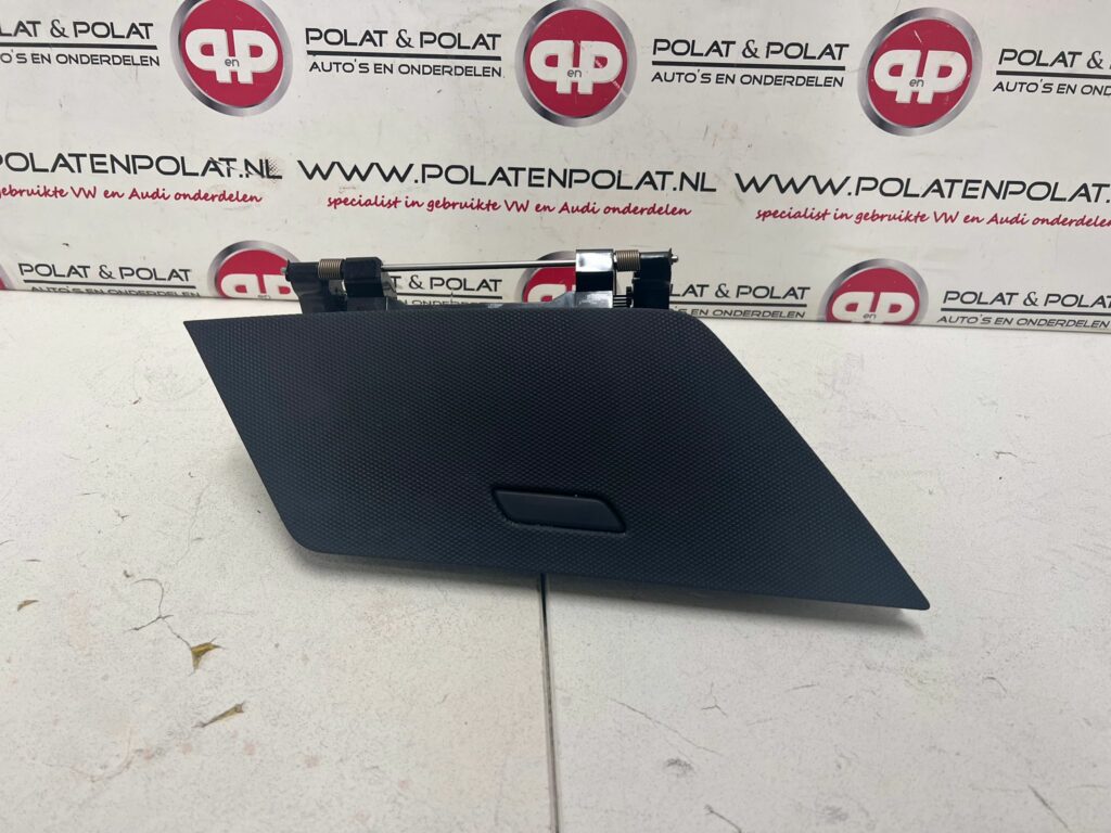 VW Tiguan 5NA Storage Compartment With Lid
