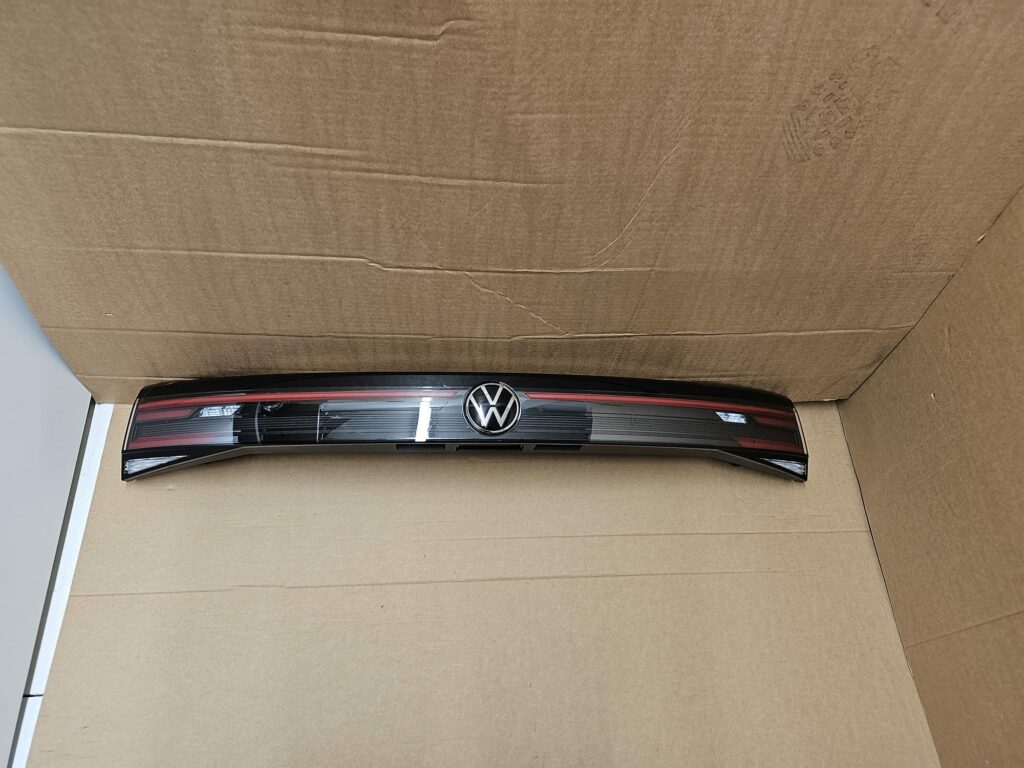 Original VW Taigo CS1 LED taillight center