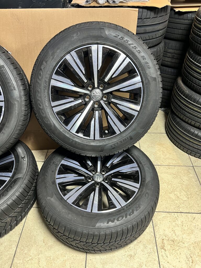 Original VW Touareg CR7 19 inch Tirano winter tires 760601025N